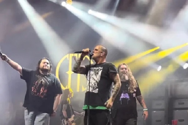 Wolfgang Van Halen és Max Cavalera is színpadra lépett a Pantera-val ...